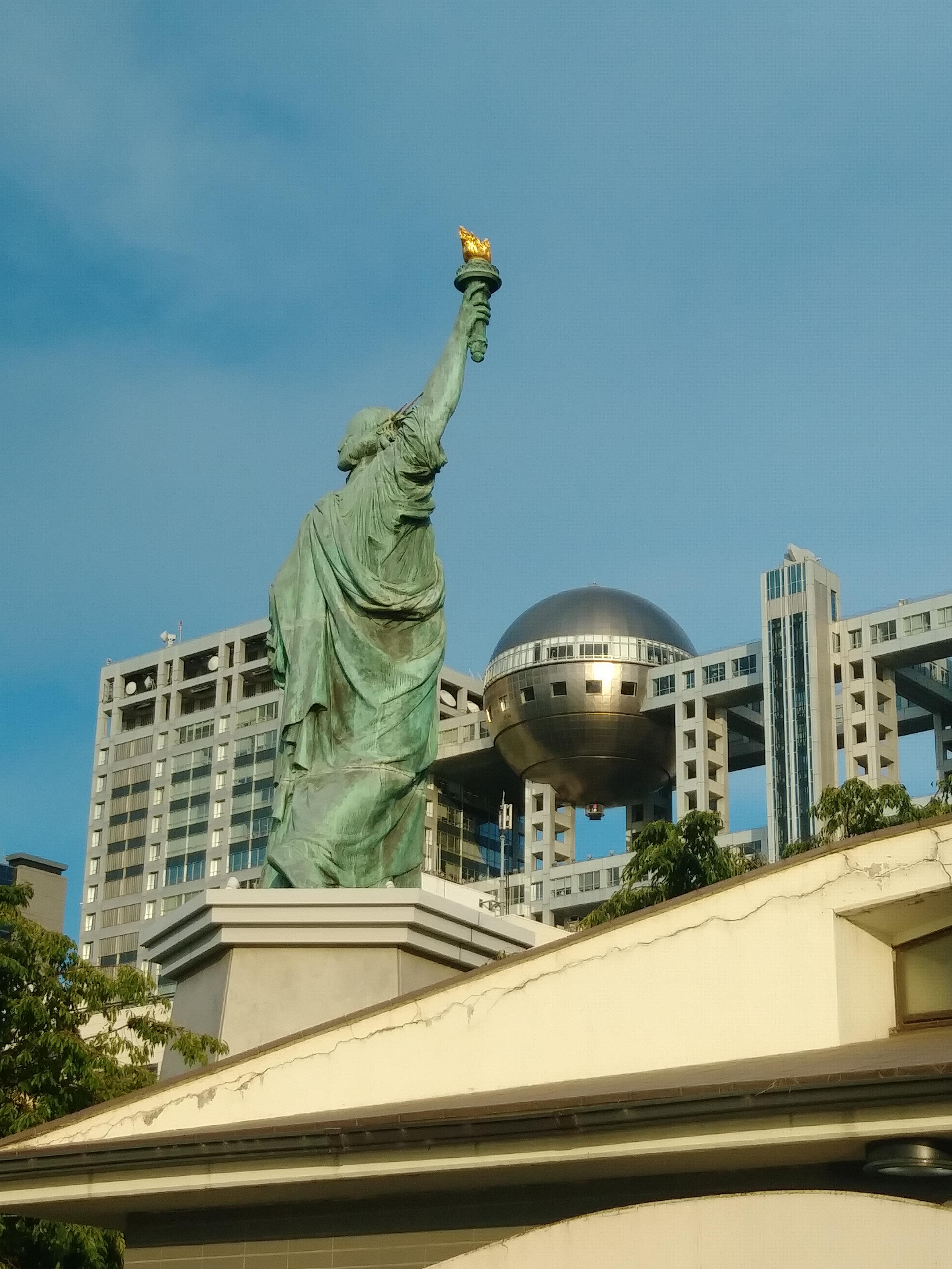 There is a 1/7th scale perfect replica of the statue of liberty in Odaiba, Tokyo | Scrolller