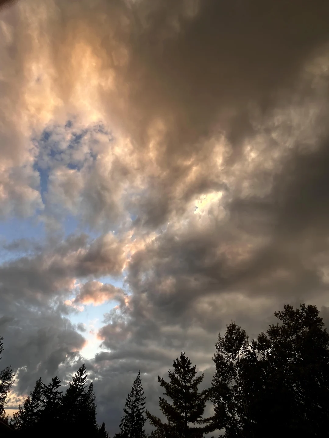 Stormy sunset | Scrolller