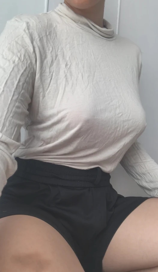 The glimpse of me - braless. | Scrolller