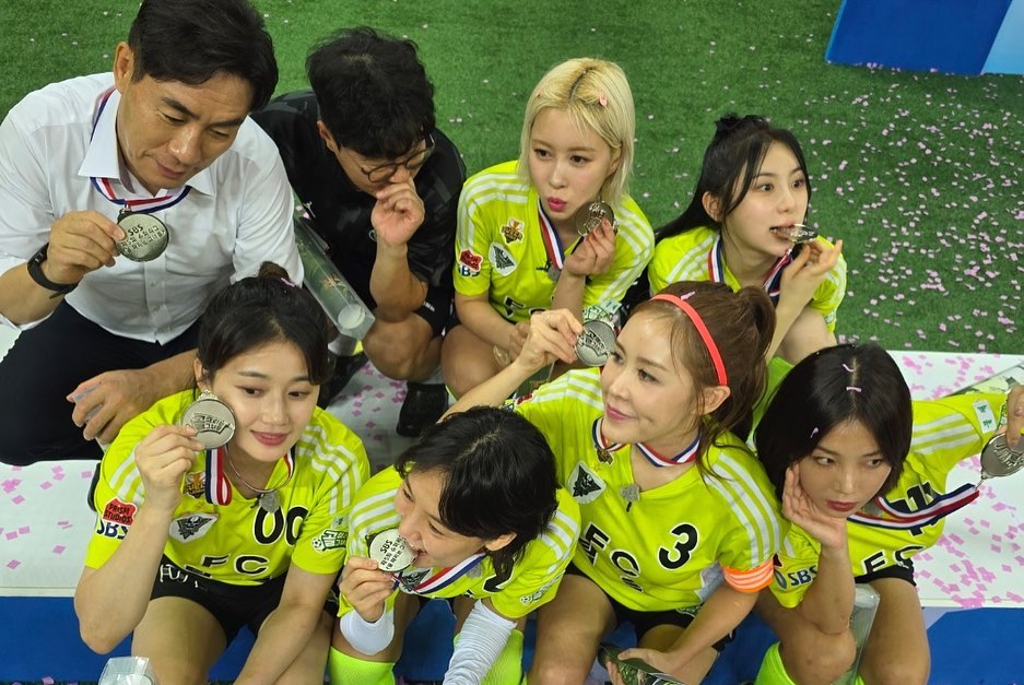 240925 Taemi Instagram Update with Lee Chaeyeon (feat. SBS "Shooting Stars: Infinite Universe ...