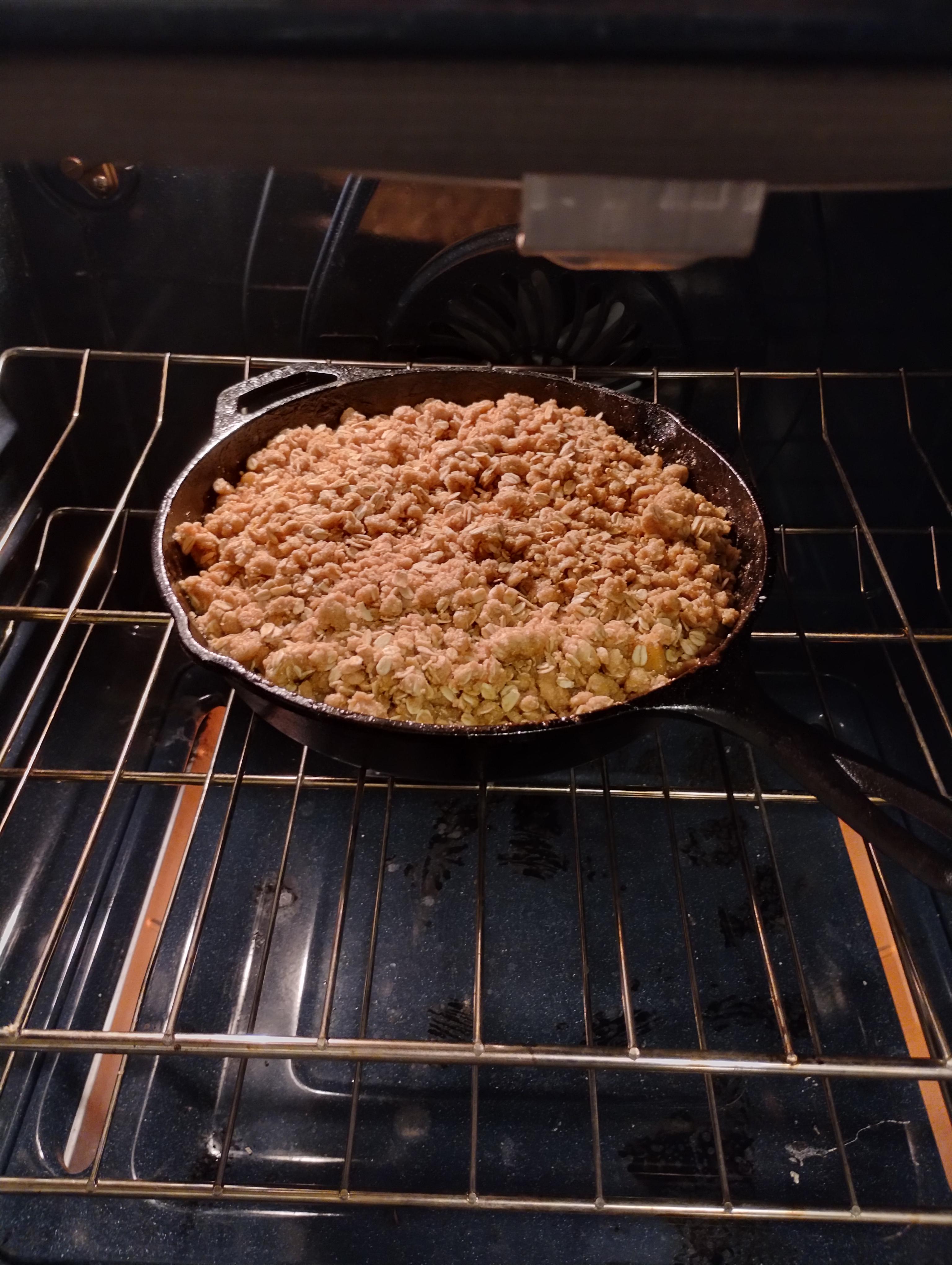 Cast iron apple crisp! Yum. | Scrolller