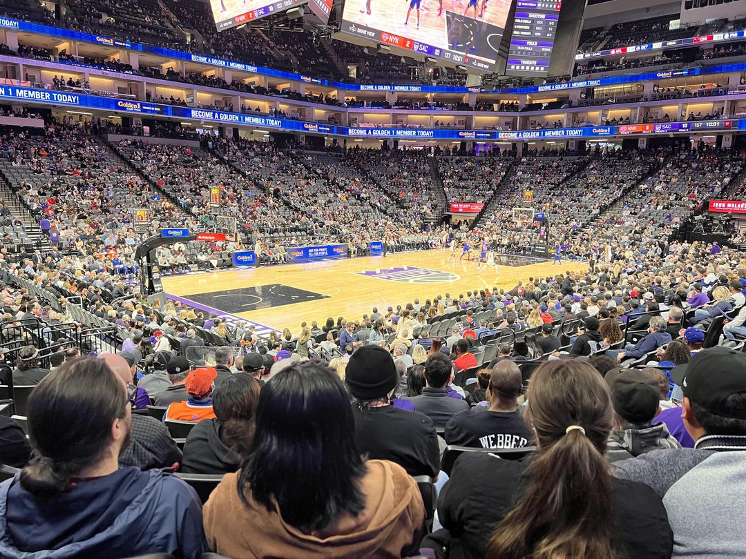 At the game tonite, Let’s Go KINGS!!! | Scrolller