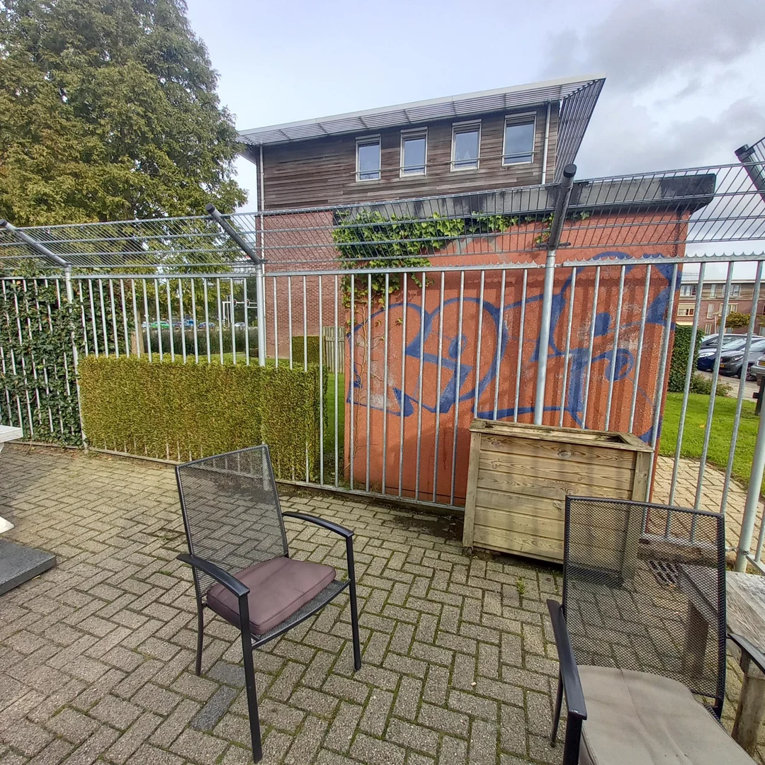 a quick one i did in 2002 is put behind bars @ a mental institution. Rols CWU 2002 Leeuwarden ...