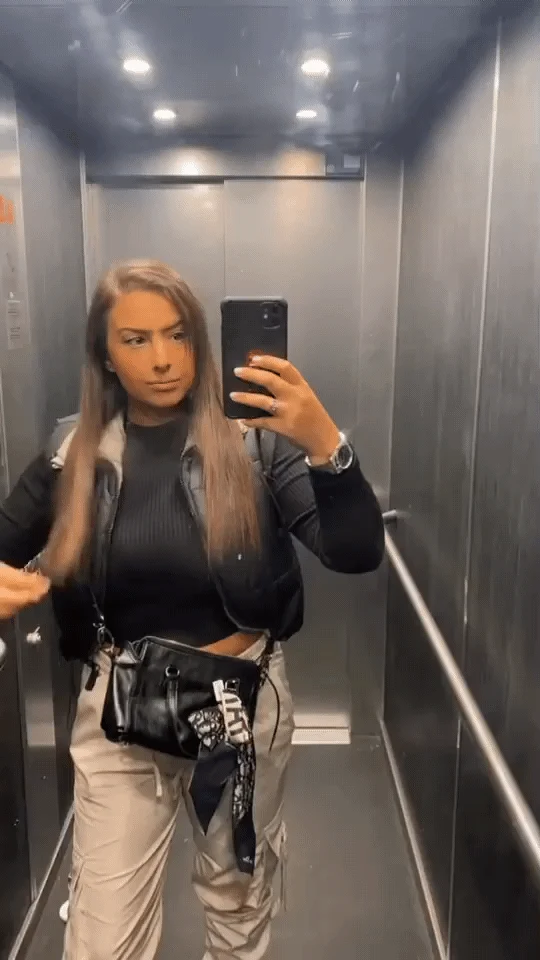 Stuck in the elevator | Scrolller