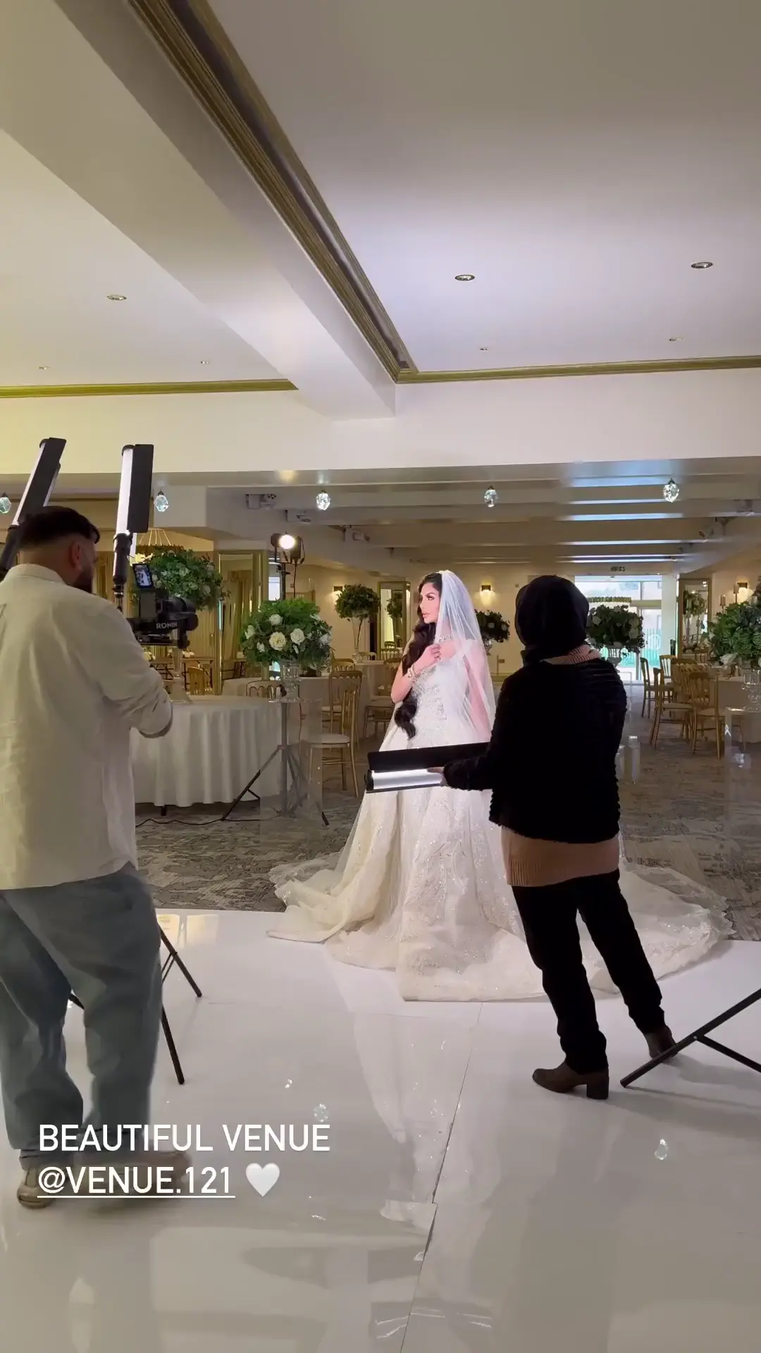 Faryals BTS of her shoot | Scrolller