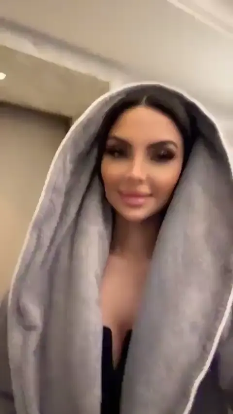 Faryals cleavage teasing a little | Scrolller