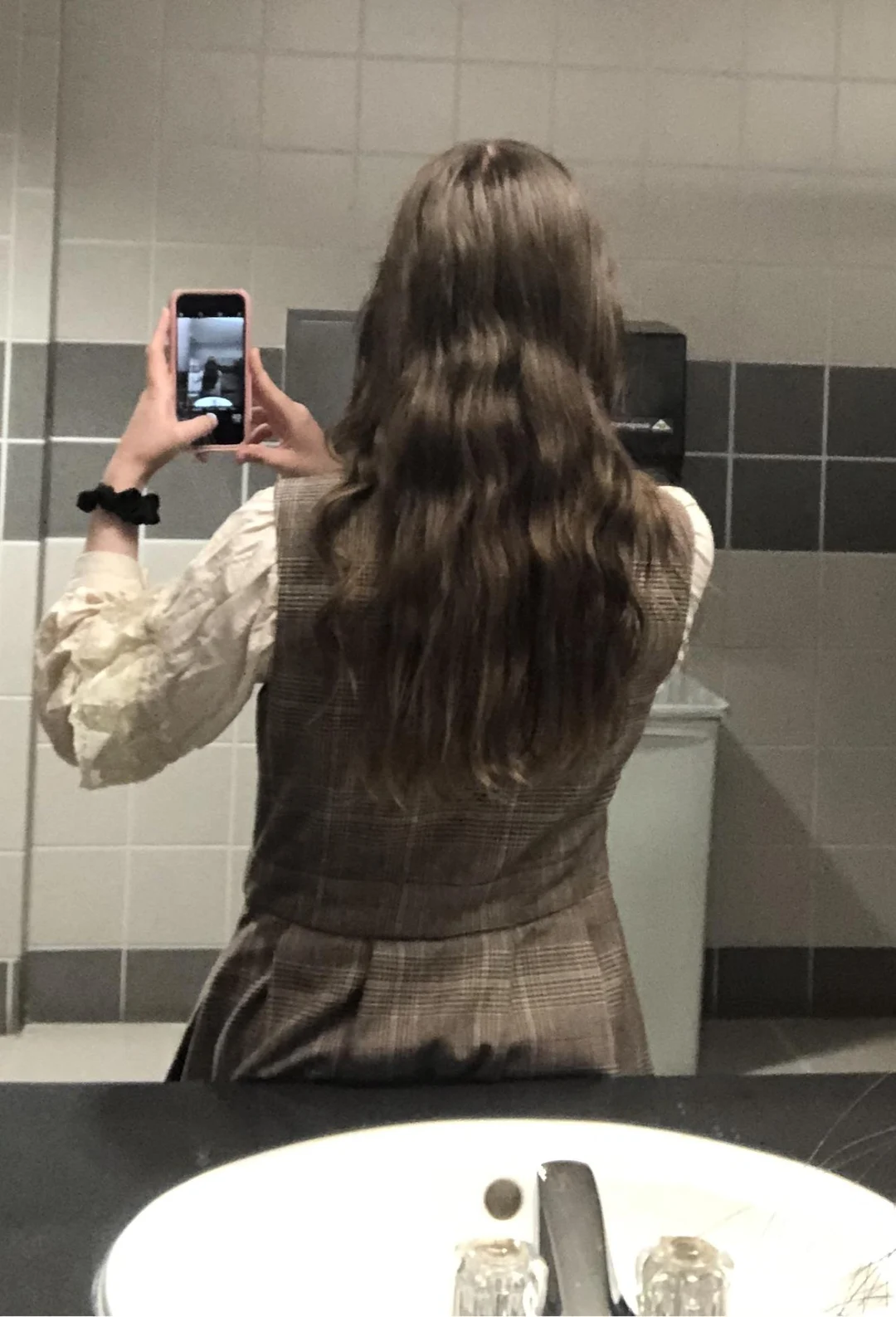 My hair looks phenomenal today and it makes me so happy. | Scrolller