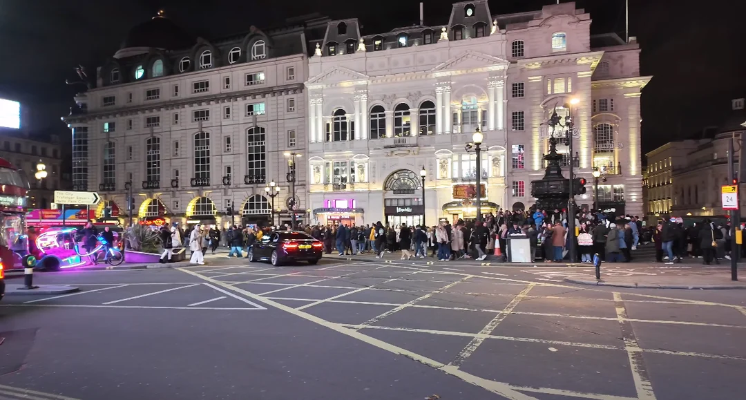 Piccadilly Circus, London | Scrolller