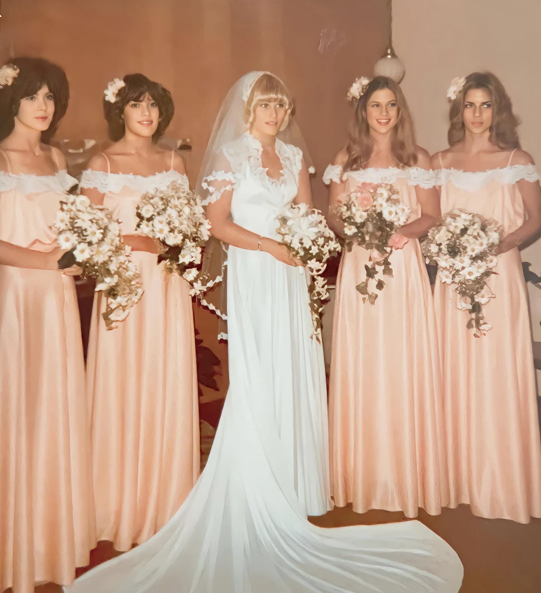 Mom with her bridesmaids 1978 | Scrolller