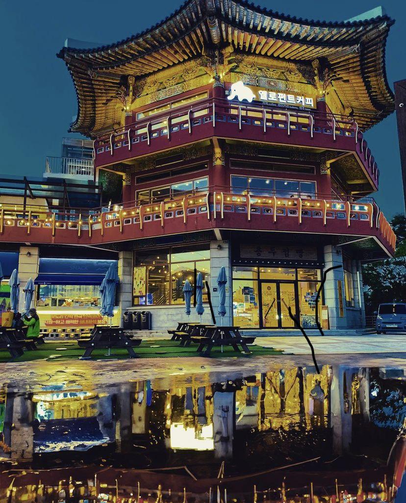 Next to Busan Tower, beauty of architecture | Scrolller