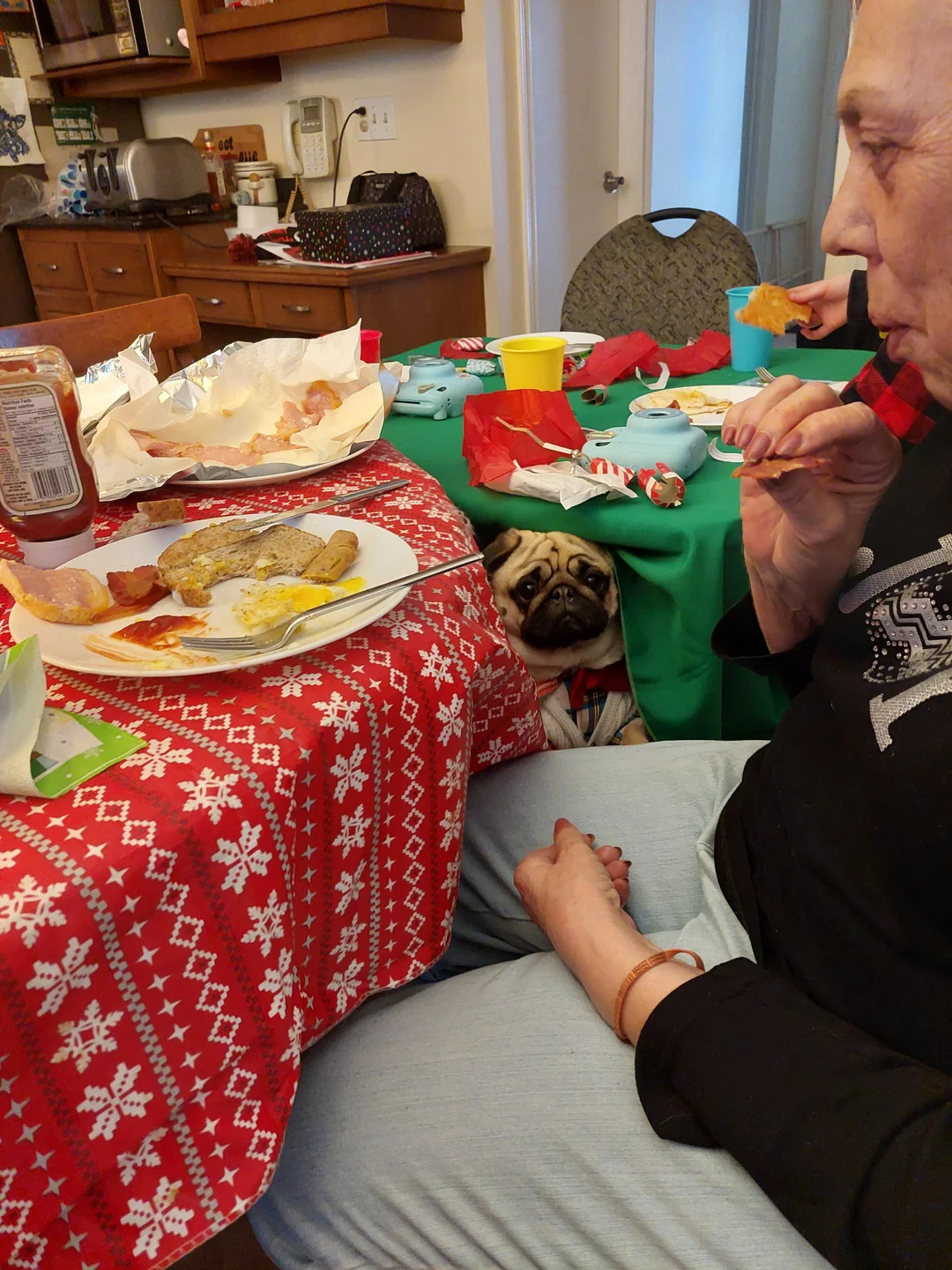 Looking for Christmas snacks. | Scrolller