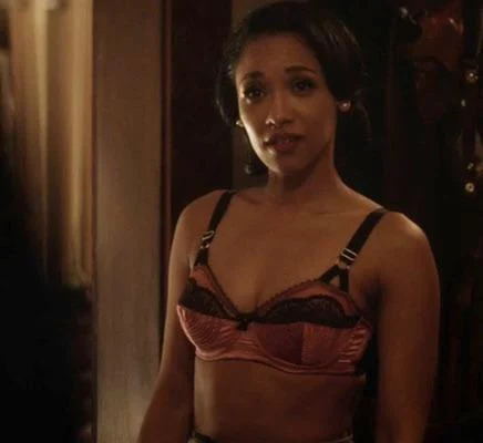Candice Patton | Scrolller