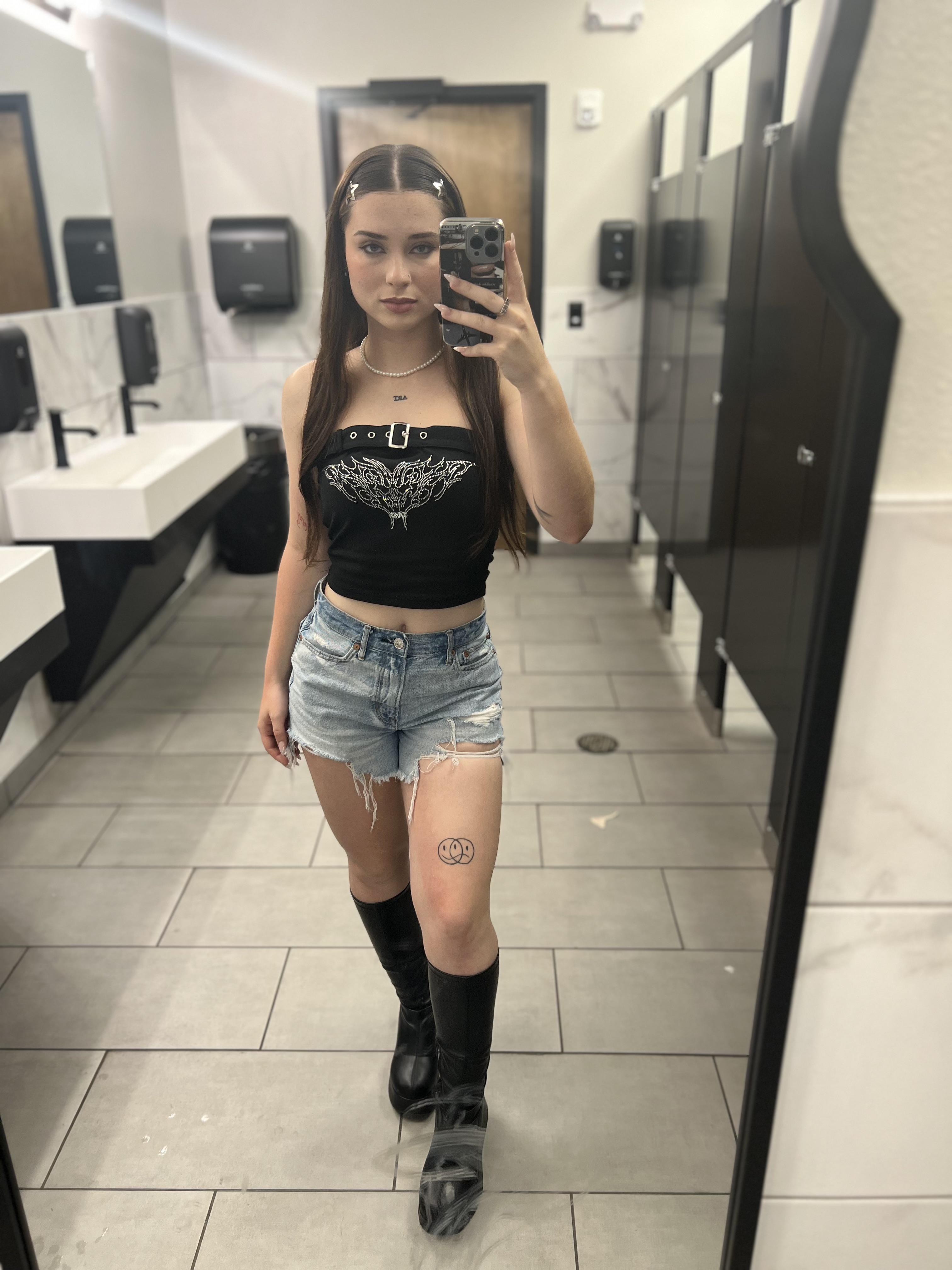 Prettier without the clothes | Scrolller