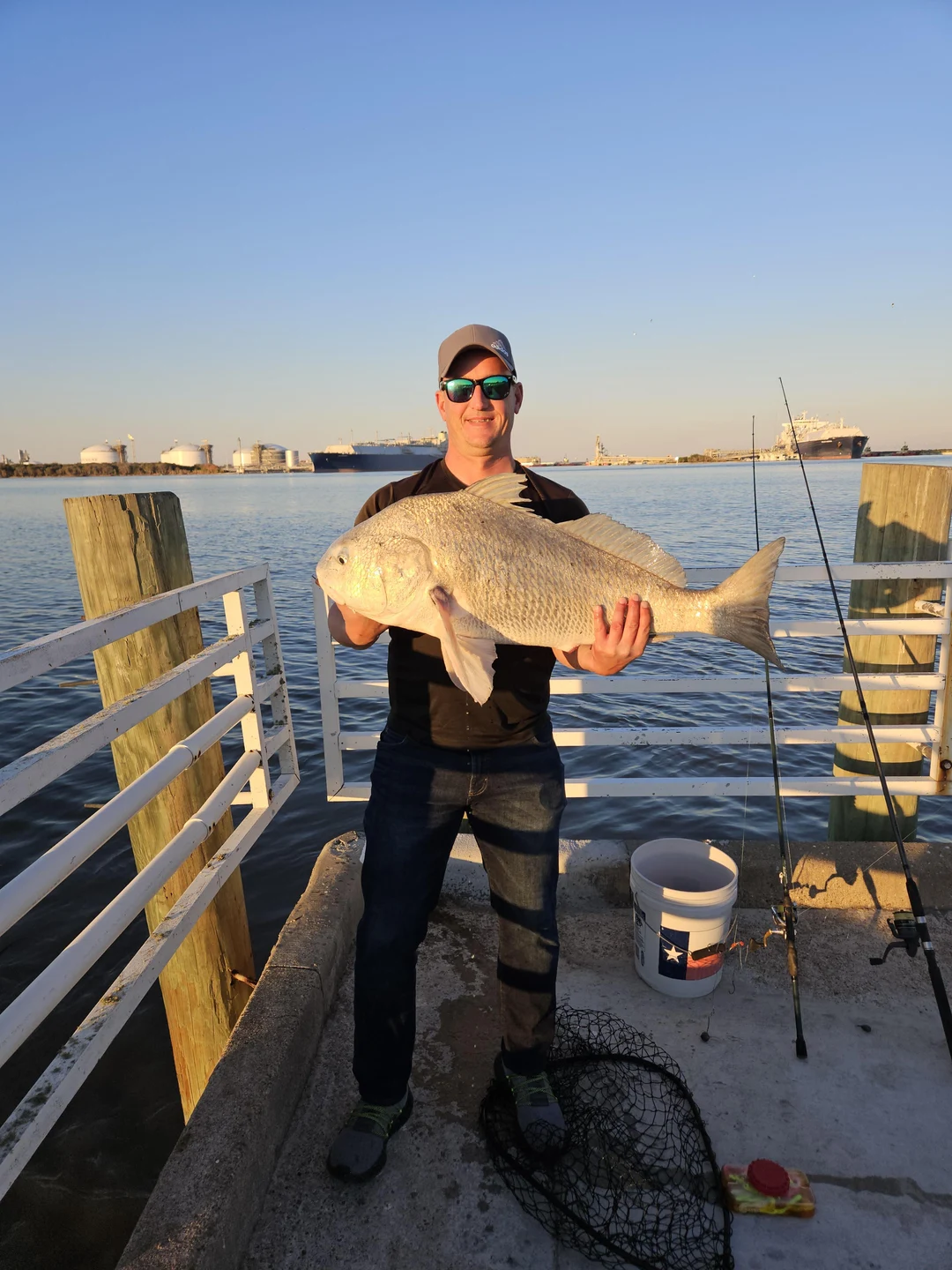 Catch and release | Scrolller