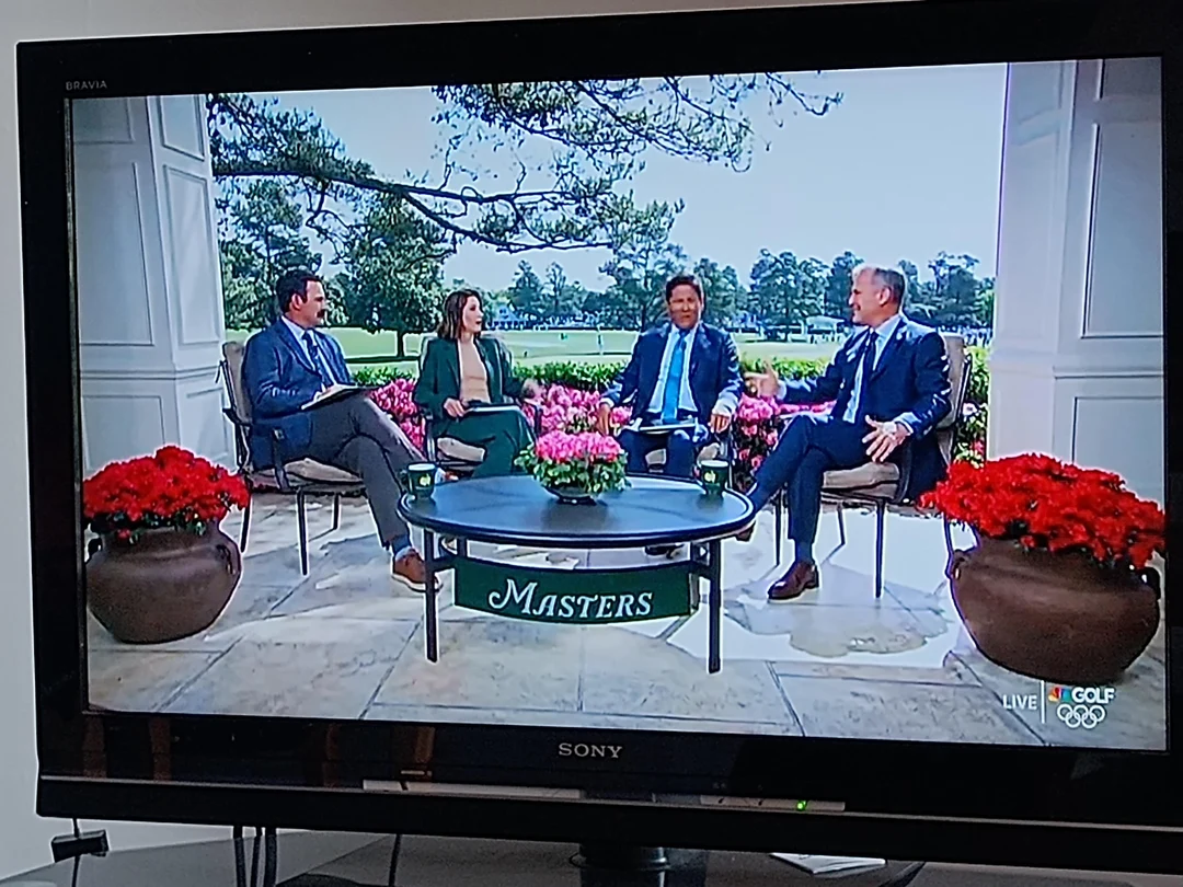 Are you allowed to wear a Green Jacket if you're a presenter at the Masters? 🫣 | Scrolller