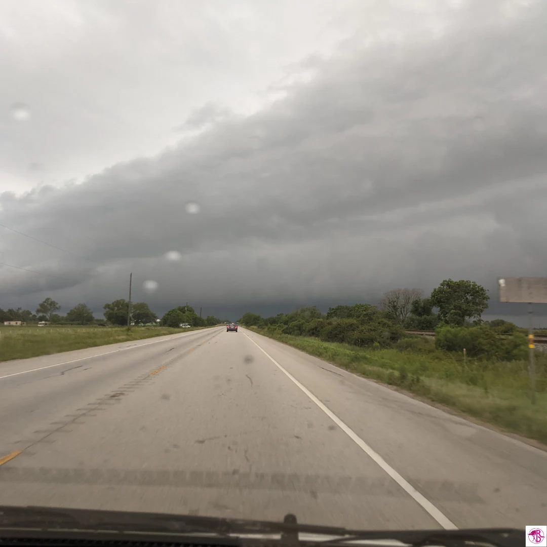 Just LOVE watching a storm roll in! On the way to Waco, TX. | Scrolller