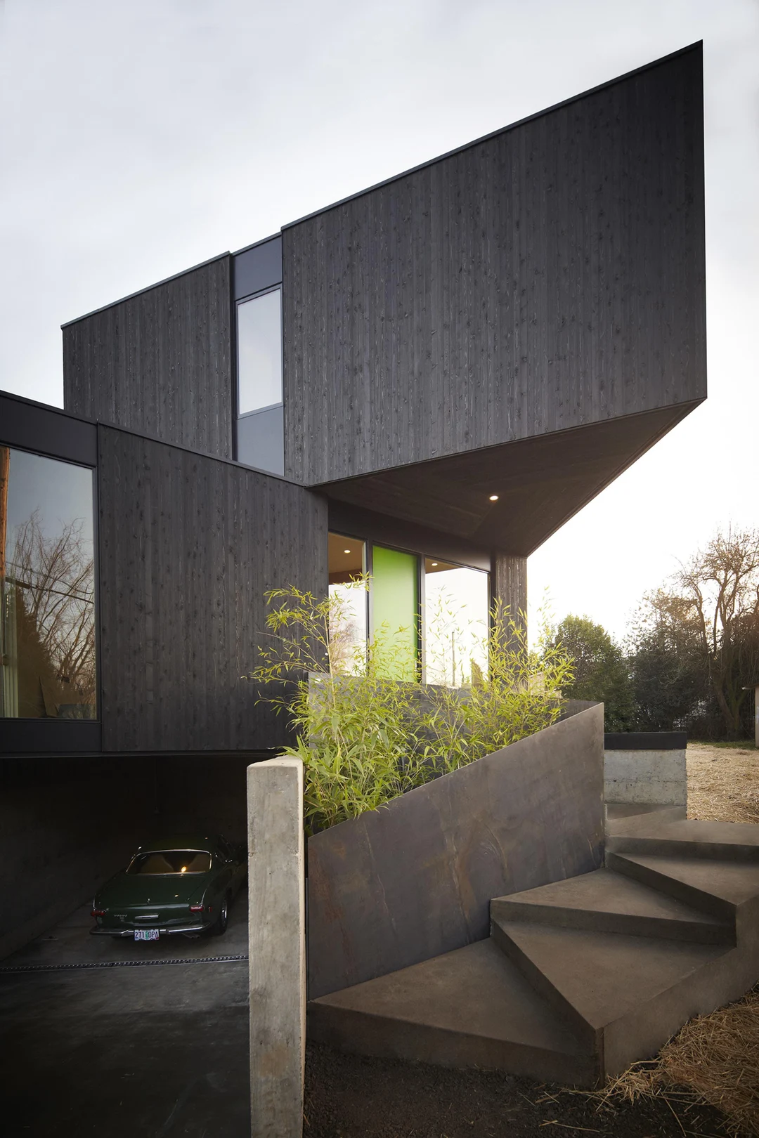 What type of home/architecture style is this? | Scrolller