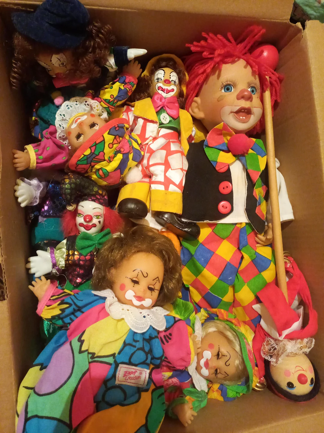 Box full of clowns🎁 | Scrolller