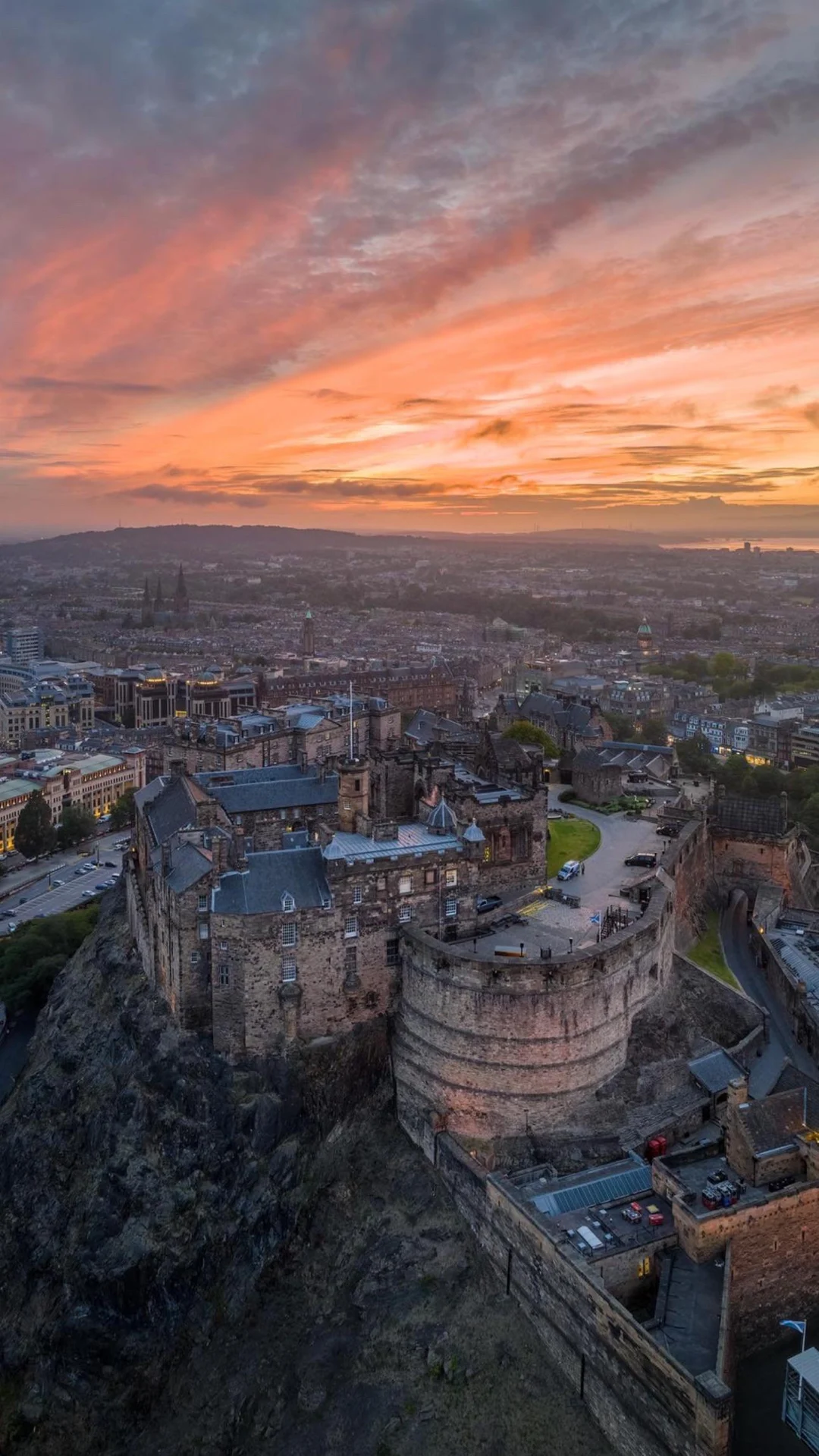 Here’s the castle in Edinburgh, Scotland. | Scrolller
