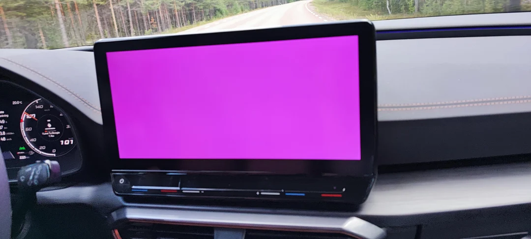 Pink screen | Scrolller