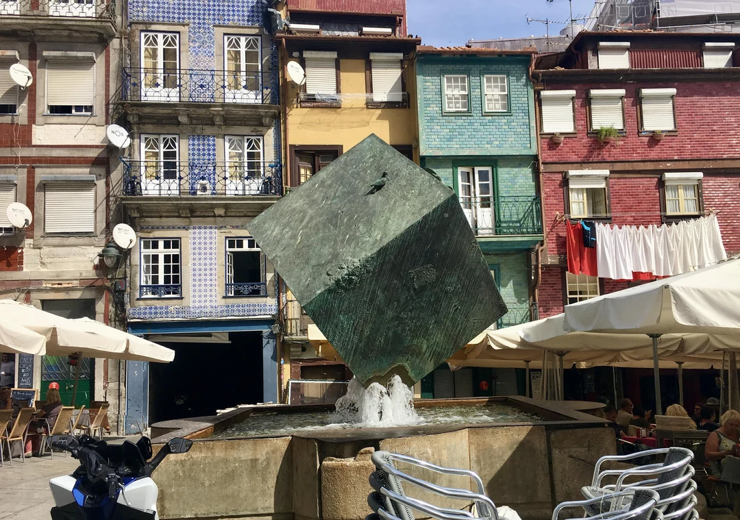 Fonto do Cubo - The Cube - Porto, Portugal [OC] | Scrolller