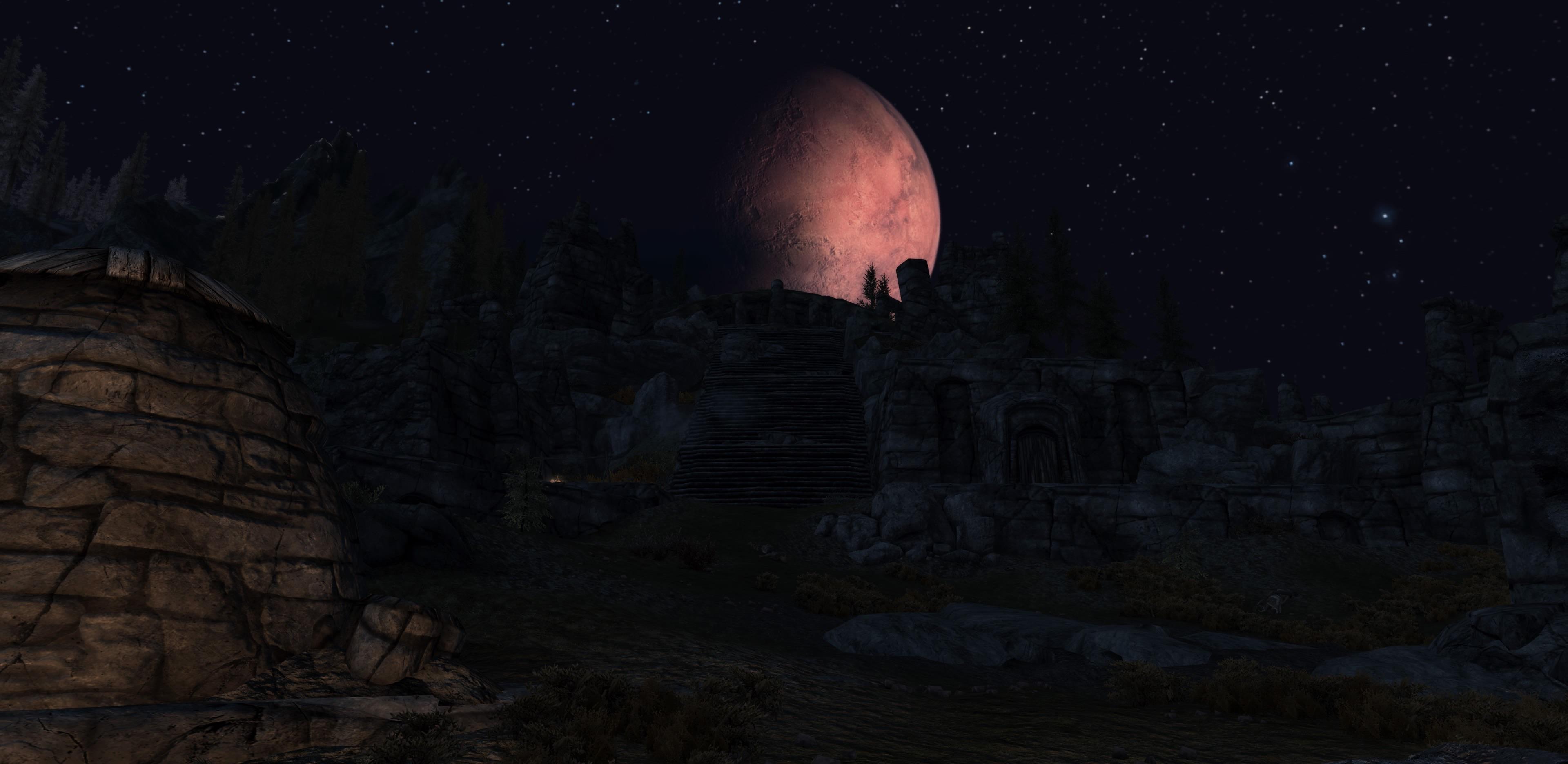 Rising Moon | Scrolller