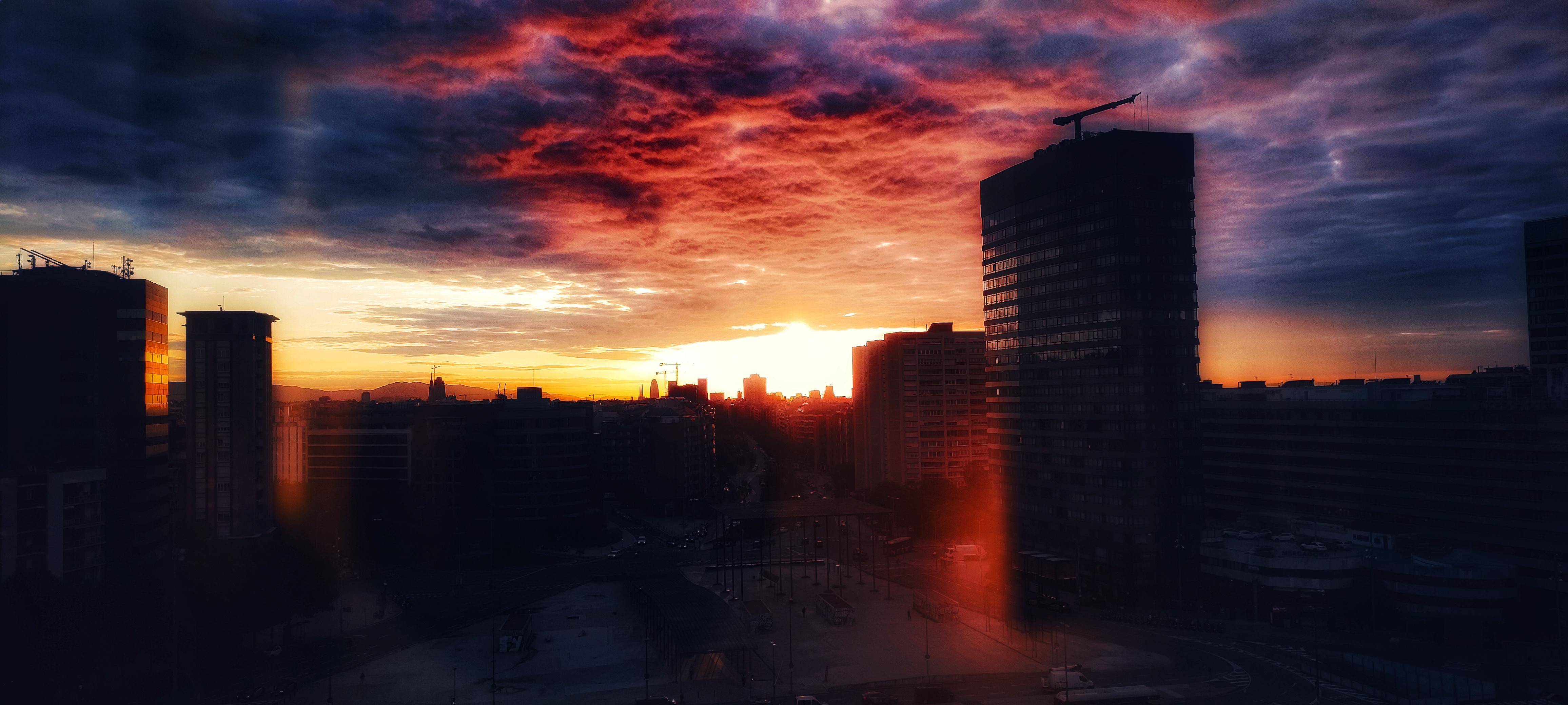 Barcelona Skyline Scrolller