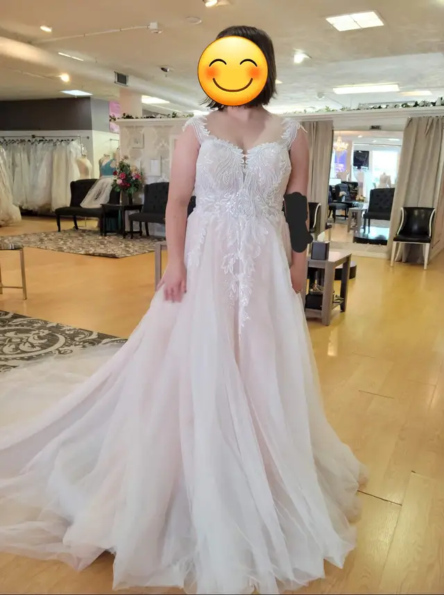 Help me accessorize! There is a very well-concealed illusion neckline. | Scrolller