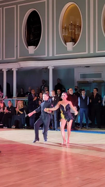 CHA CHA - Professional International Latin Final Presentation - Francesco and Sabrina - NYDF ...