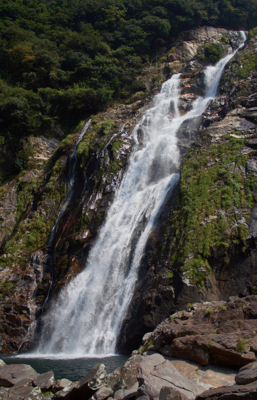 Ohko-no-taki Waterfall, Yakushima, Japan [OC] [3185x4953] | Scrolller
