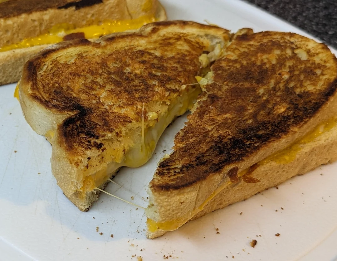Breakfast grilled cheese | Scrolller