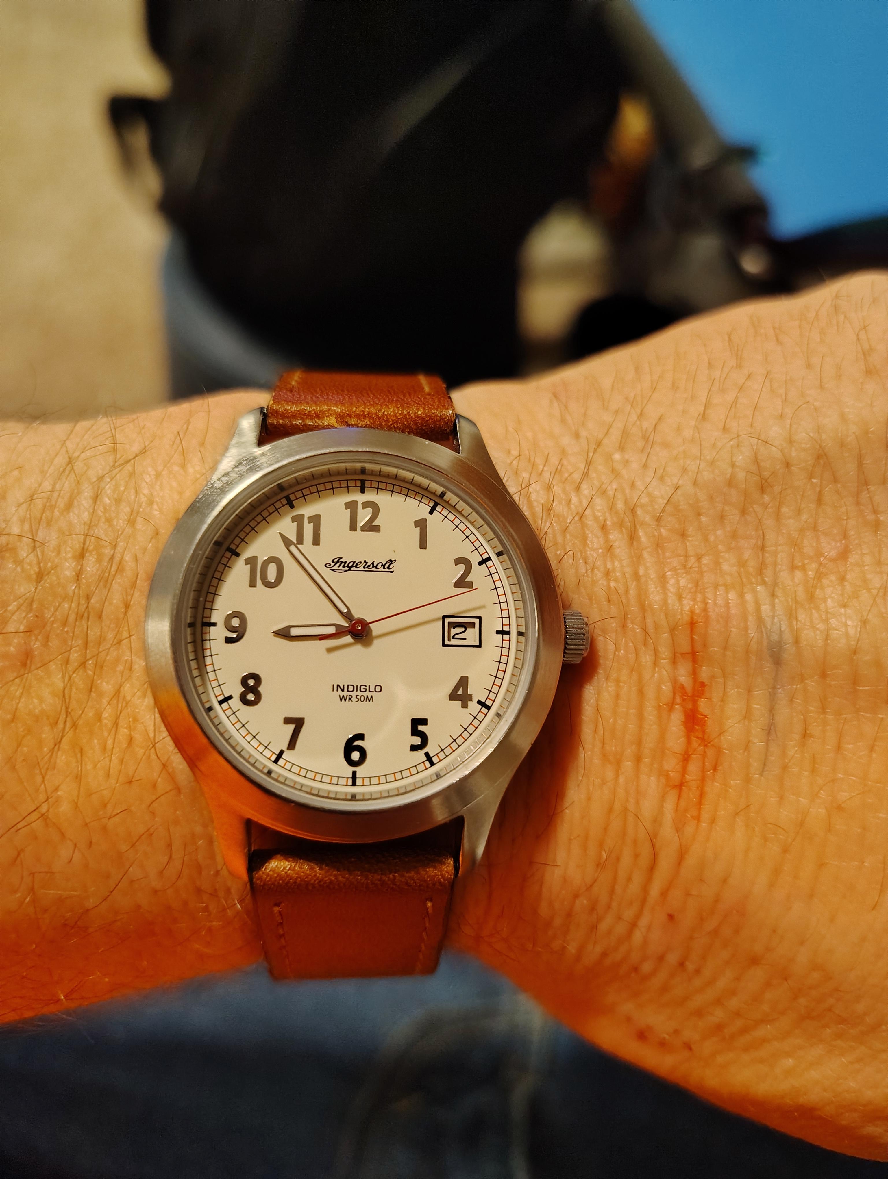 Hard time identifying this watch. | Scrolller