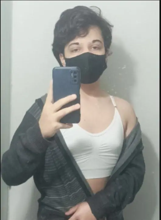 Foto que subí en la otra cuenta (no me gusta, el espejo está bien cochino) | Scrolller