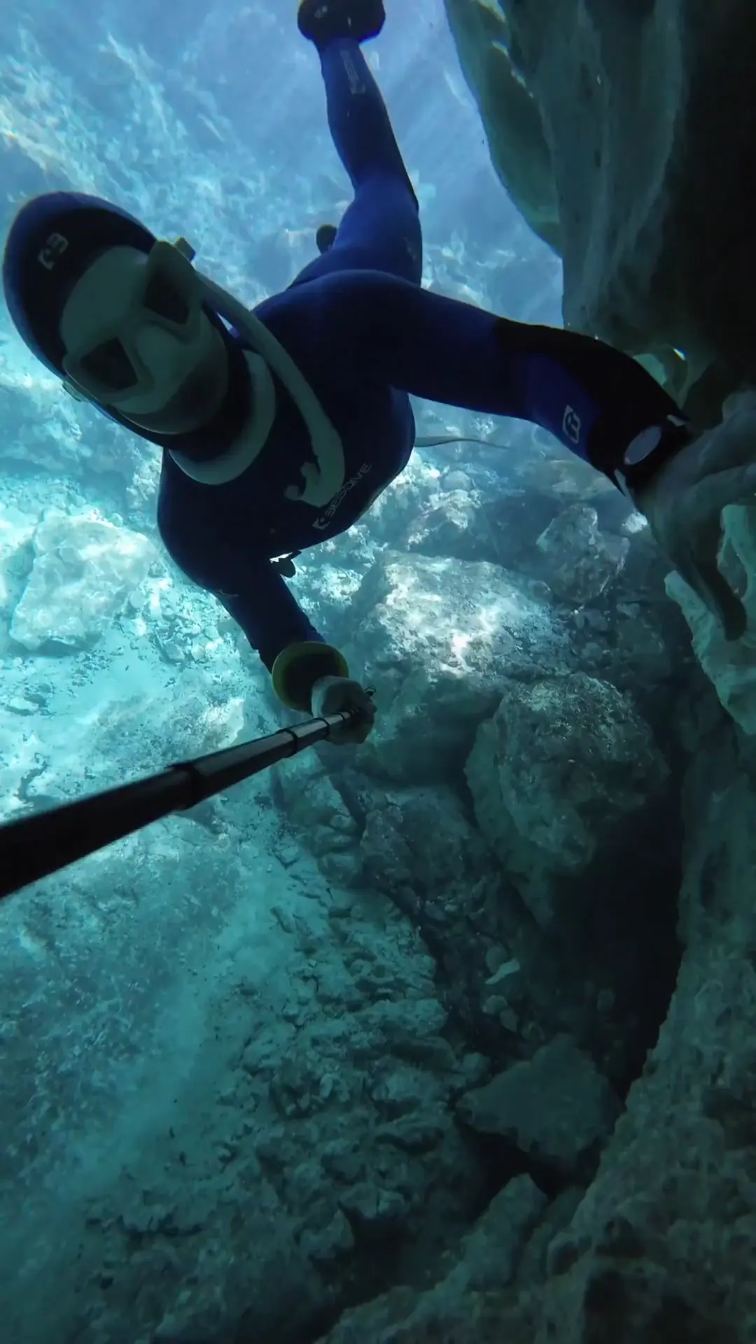Freediving in an underwater tunnel. (OC) | Scrolller
