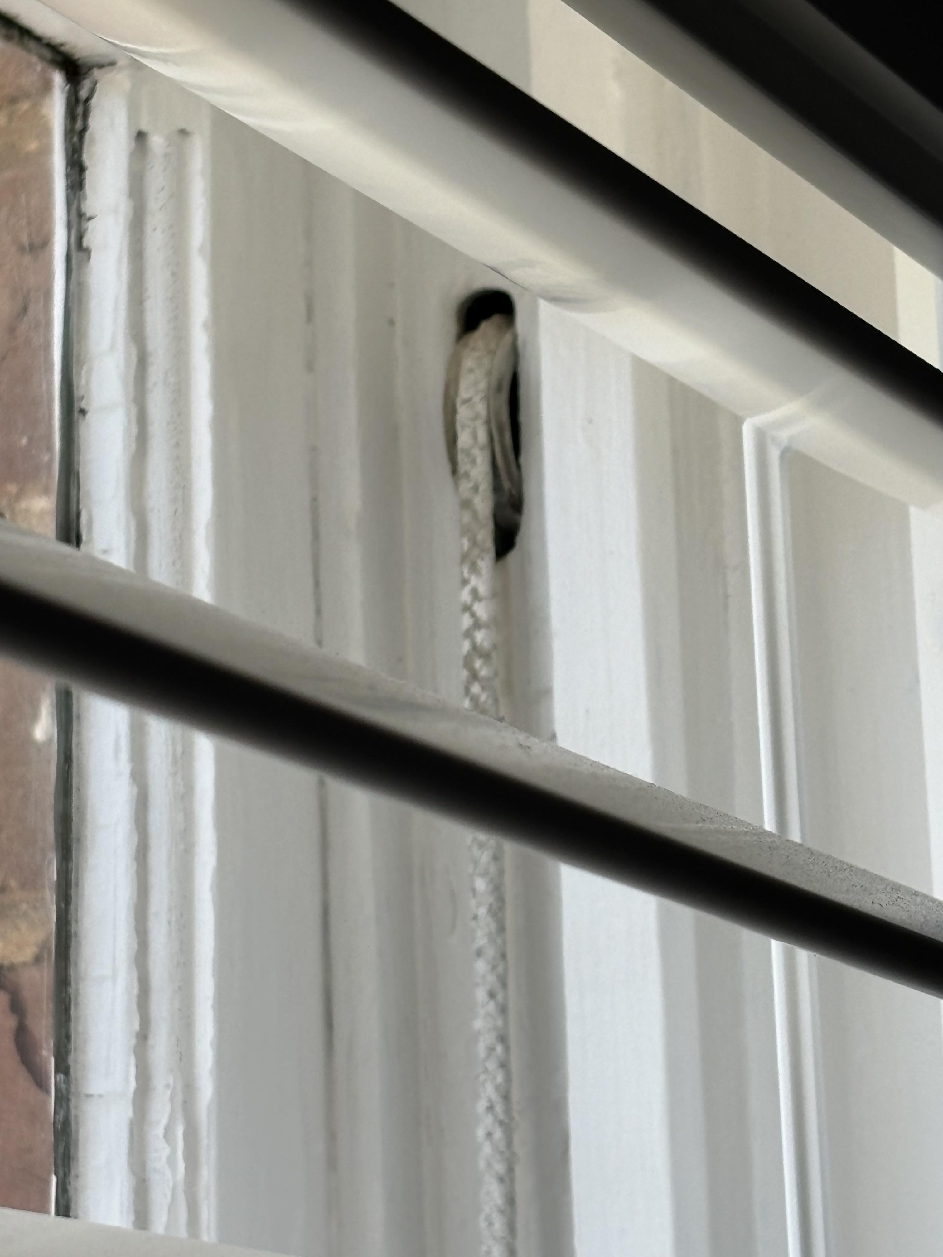 Window stuck | Scrolller