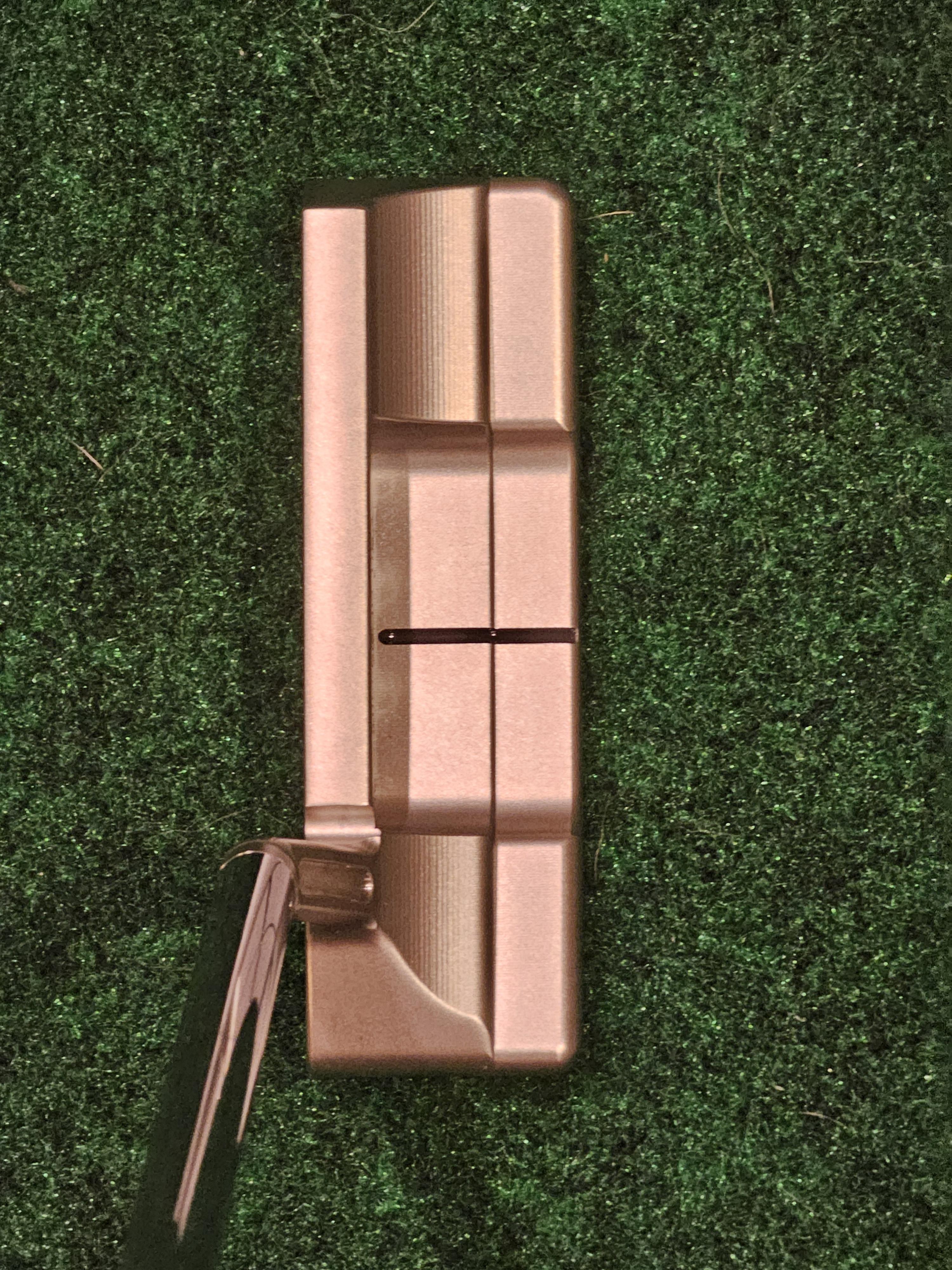 New putter. What do you think? Picked it up from the golf shop yesterday. | Scrolller