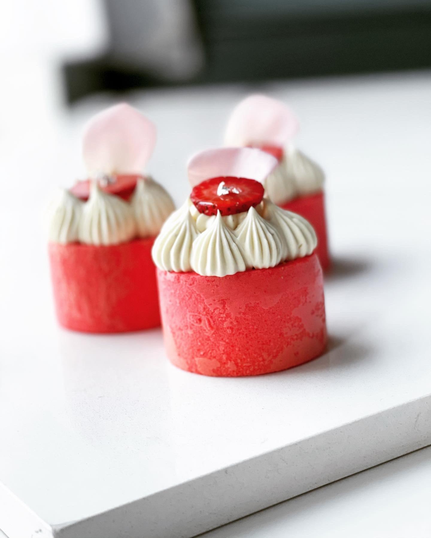 [pro/chef] The Strawberry Shortcake. Made with love. A pinky red Japanese Joconde biscuit ...