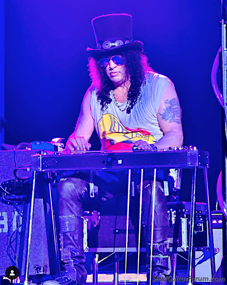 Playing guitar is so cringe even Slash is quitting | Scrolller