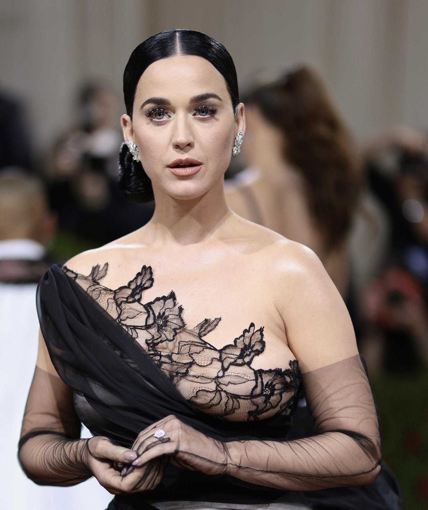 Katy Perry | Scrolller