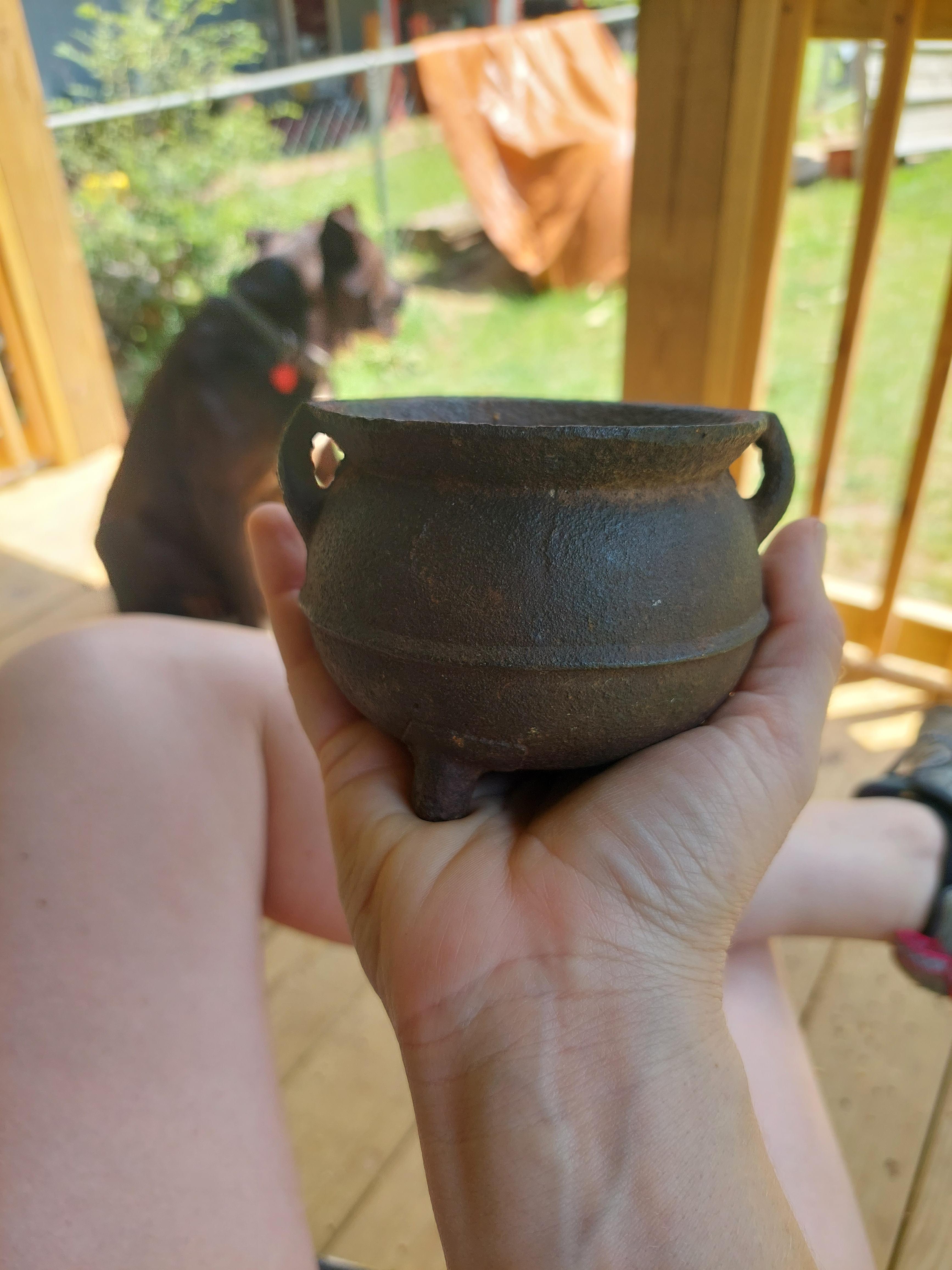 Cast iron cauldron find | Scrolller