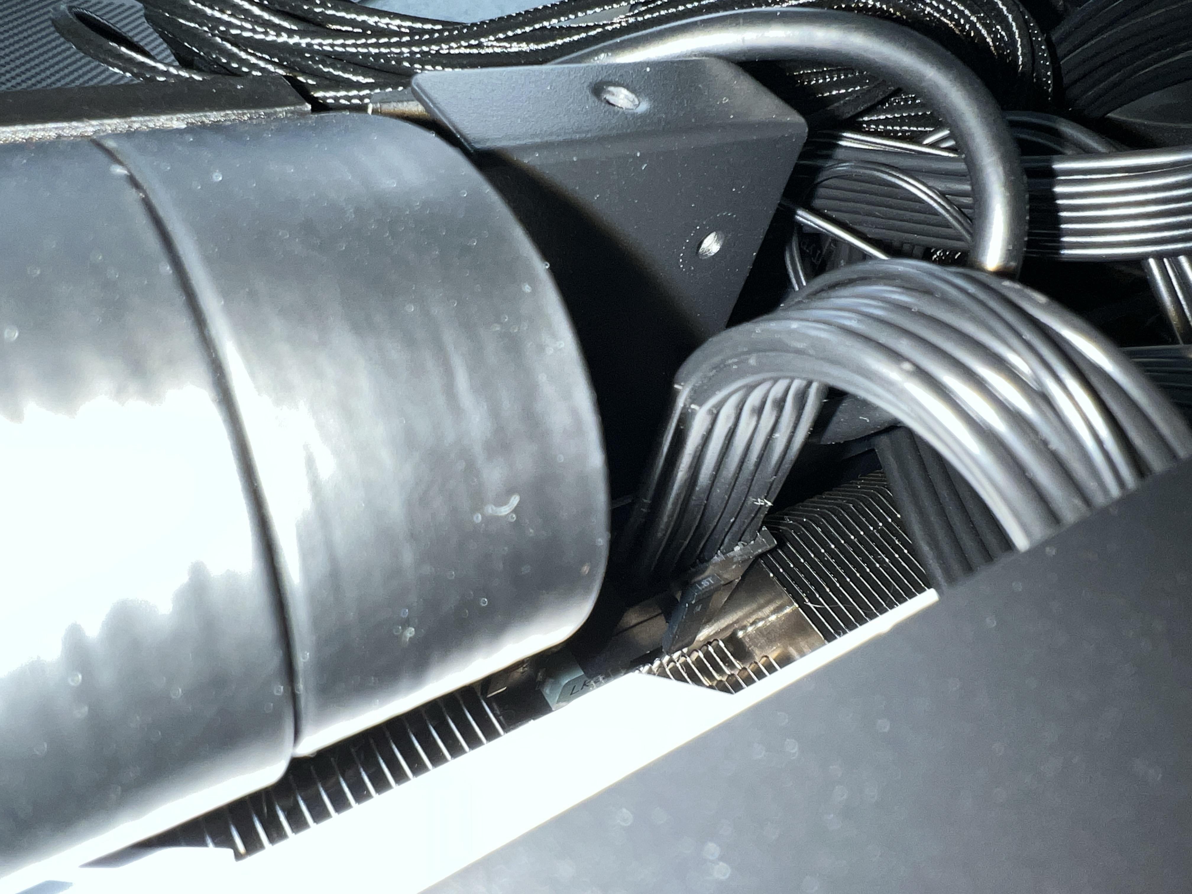 Gpu cable bend | Scrolller