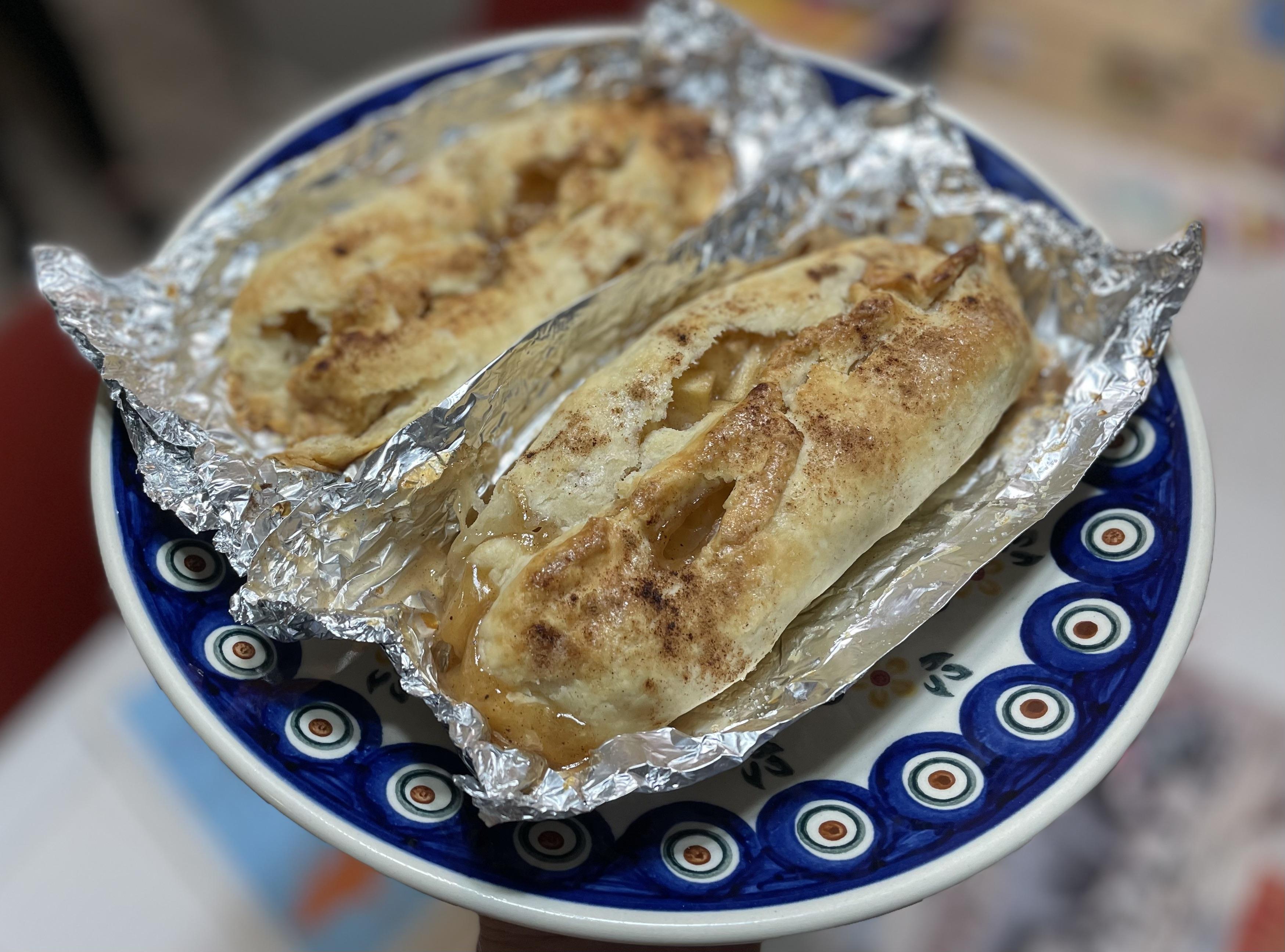 [homemade] single-serving apple pies | Scrolller