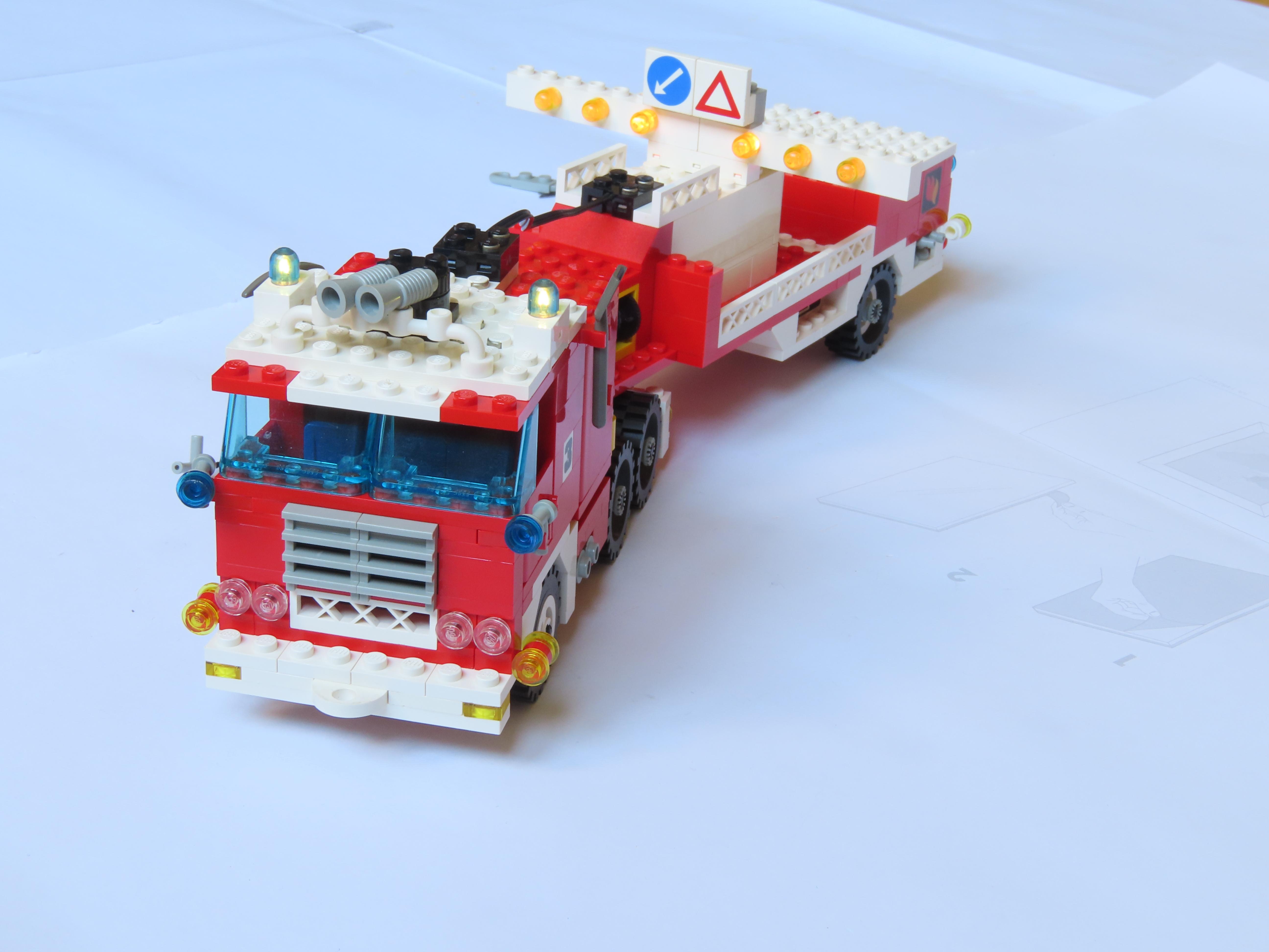 I recreated this back of the box build from a set from my childhood (free instructions) | Scrolller