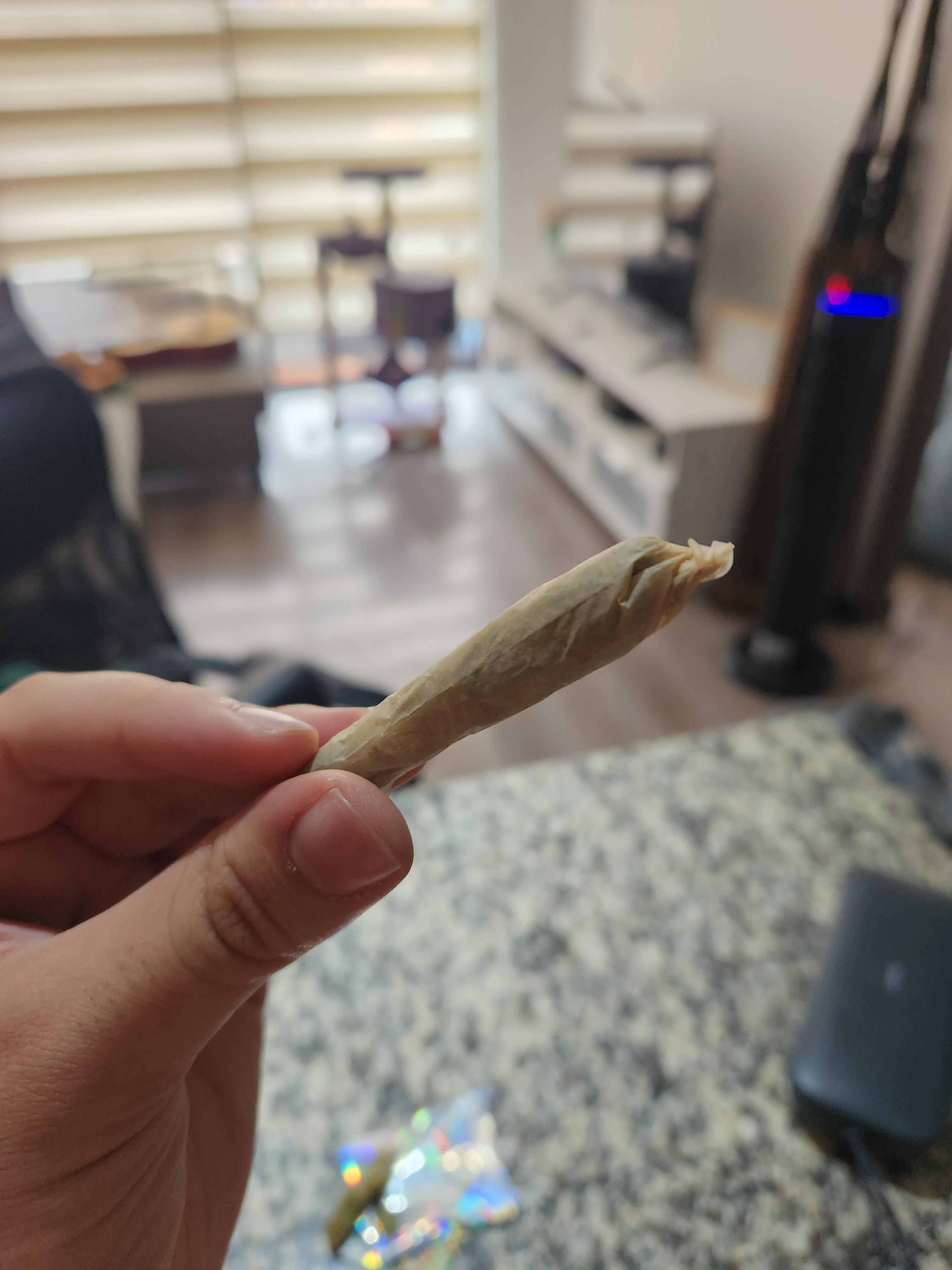 Rolled a joint for the first time | Scrolller