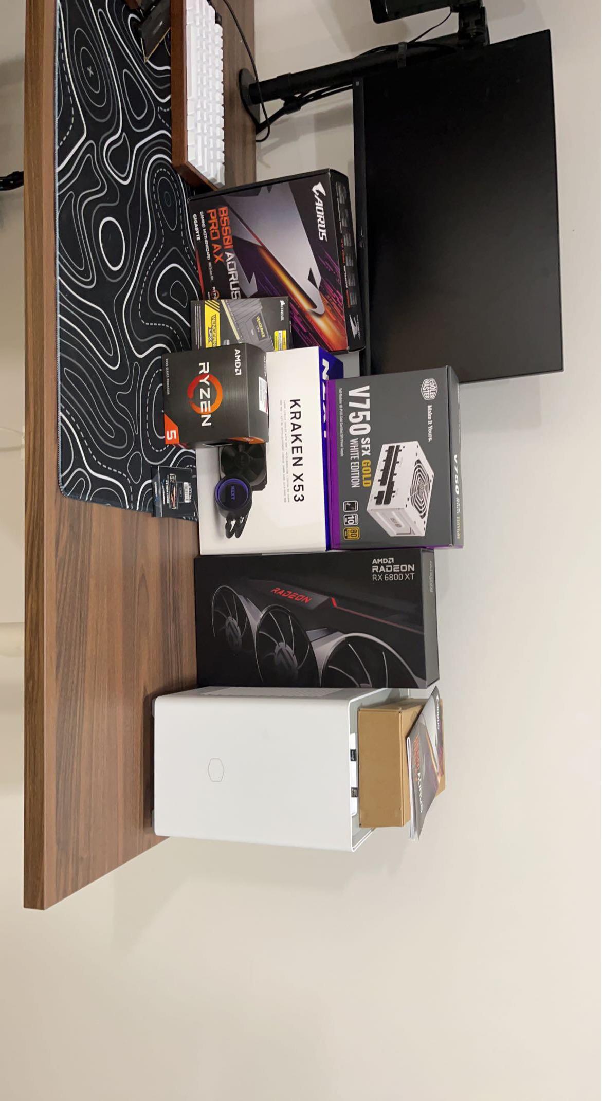 (Modded)Cooler master nr200 | Scrolller