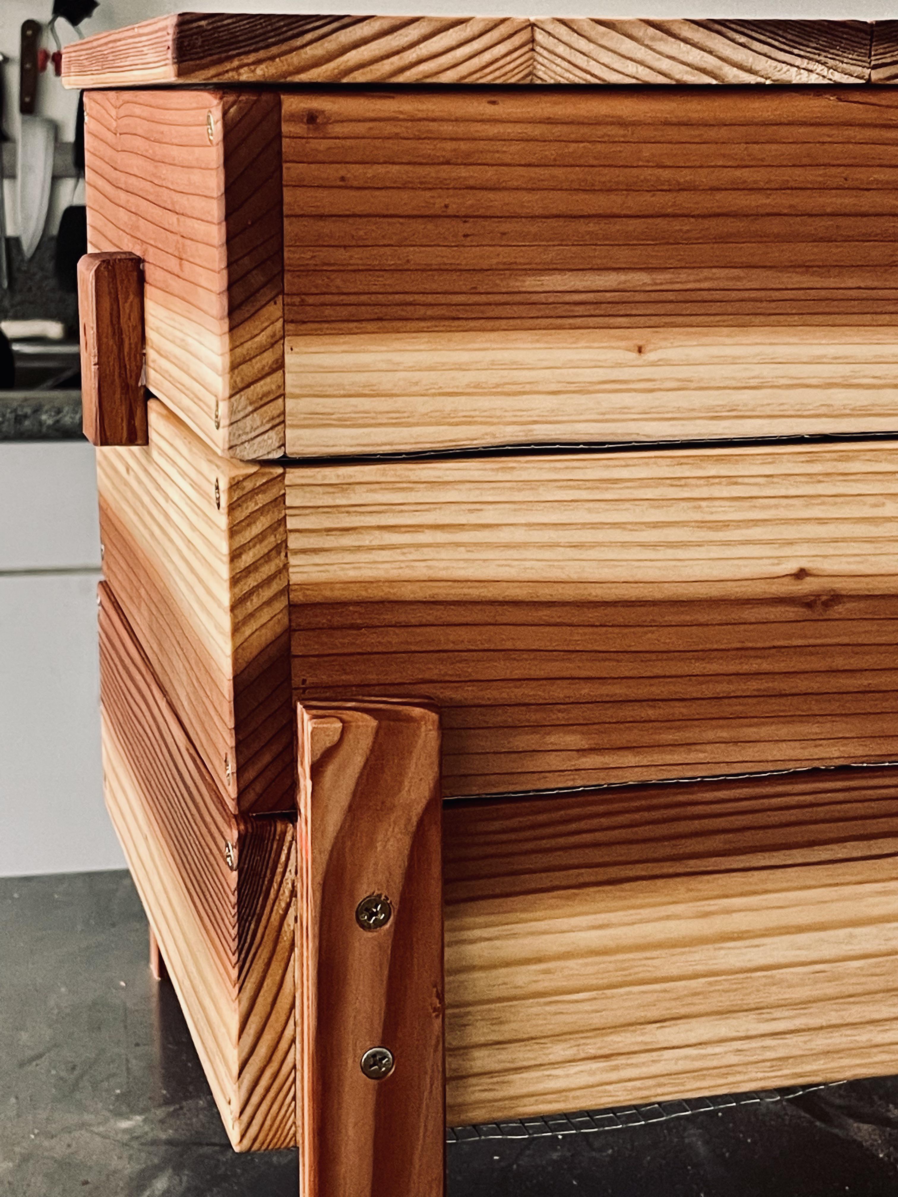 Made a Redwood Worm bin with nice grain :) | Scrolller