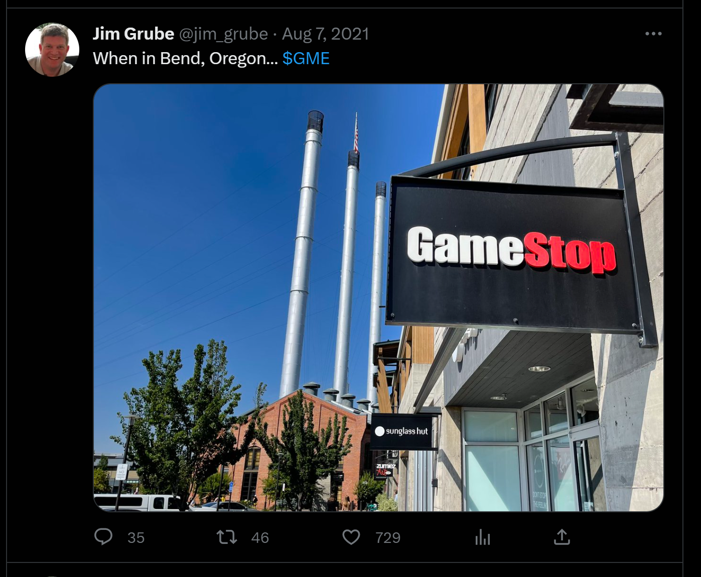 WUT DOING BLOCKBUSTER - A TWITTER TIMELINE | Scrolller