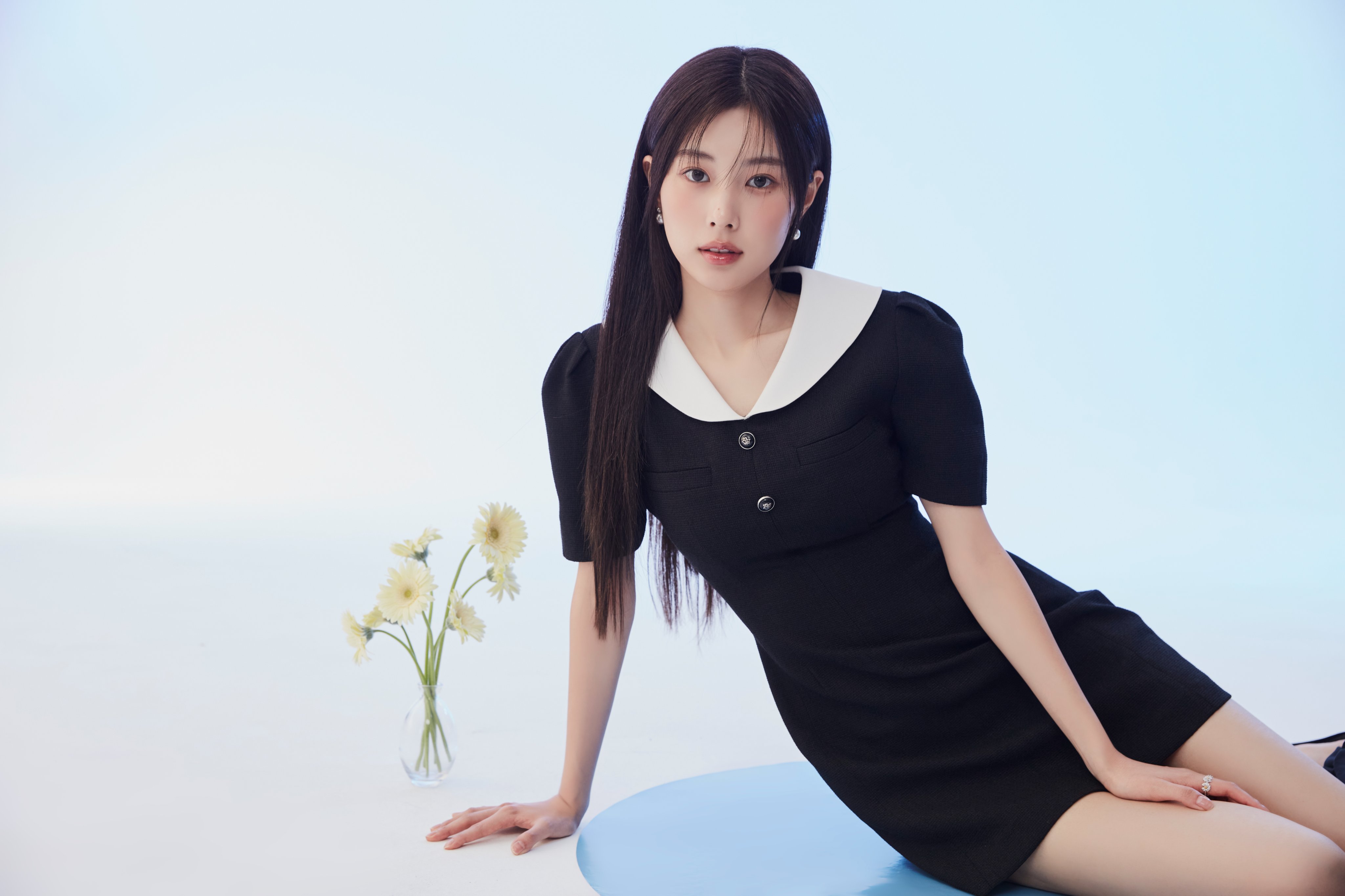 230717 Roem Twitter Update with Kang Hyewon | Scrolller