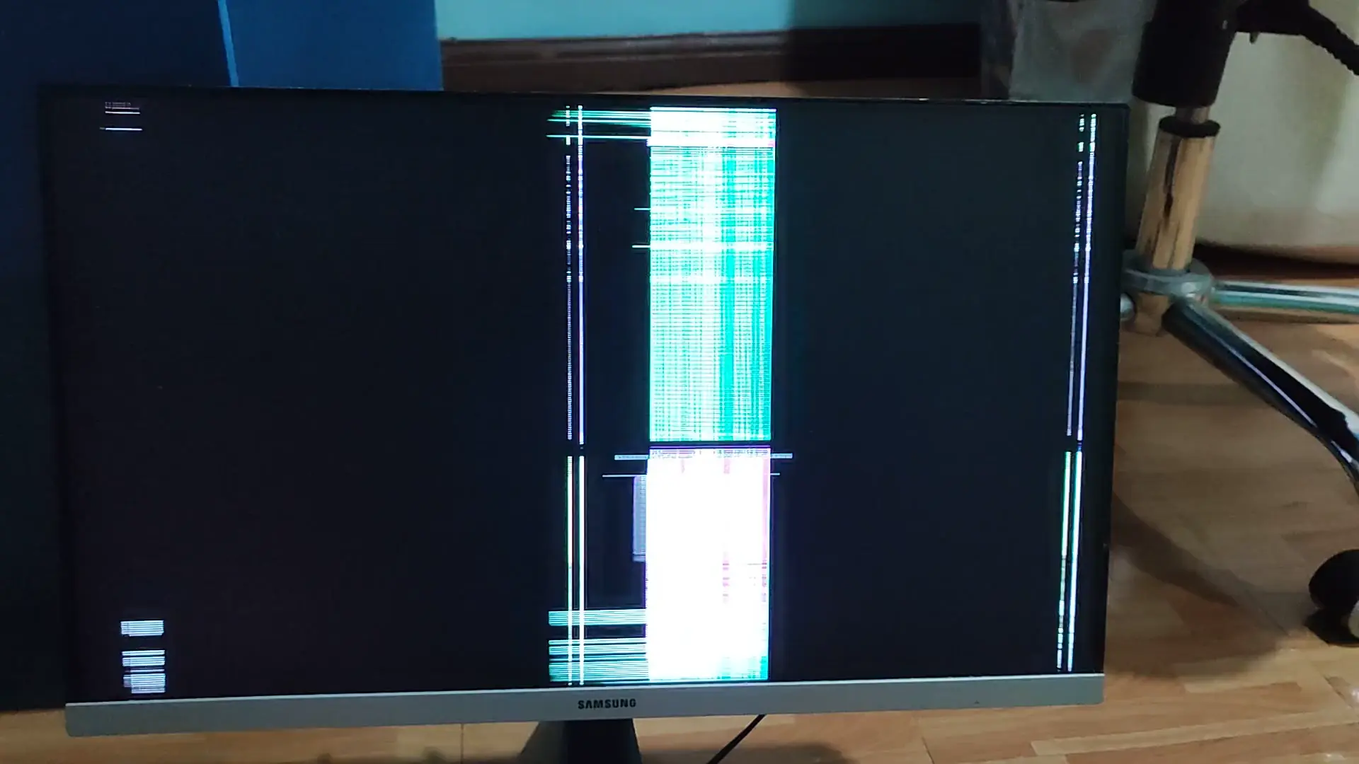 Help with my Monitor | Scrolller