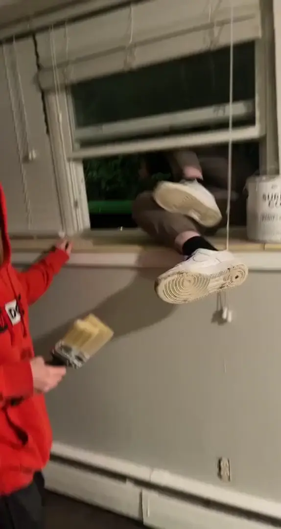 HMC as I jump out the window | Scrolller